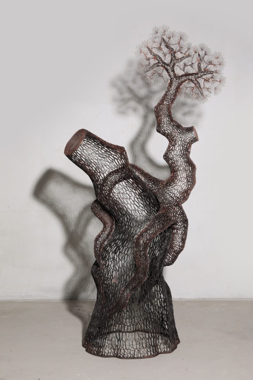 Lee Gil Rae “Pine Tree With Three Roots 2018-1” | Artworks | ART OSAKA 2025